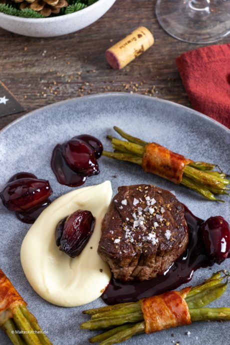 Rinderfilet mit Rotwein-Schalotten-Sauce, Selleriepüree und Bohnen im ...