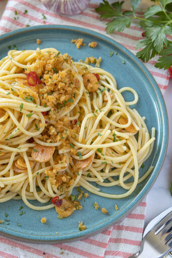 Spaghetti aglio e olio e peperoncino einfach & schnell