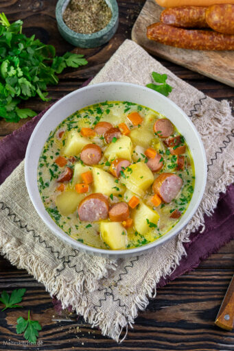 Kartoffelsuppe mit Würstchen | leckere Hausmannskost